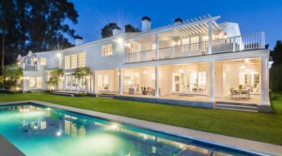 Michael Strahan’s $17M Home with Prohibition-Style Drinking Lounge