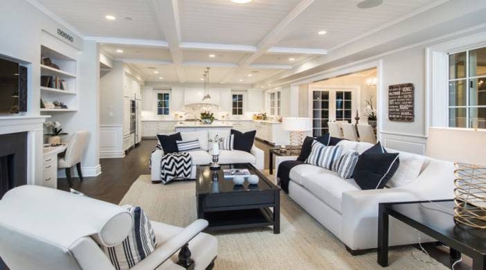 Michael Strahan’s $17M Home with Prohibition-Style Drinking Lounge