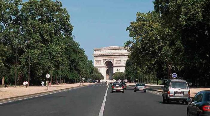 French Mayoral Candidate Proposes Paris’ Richest Ave as a New Luxurious ...