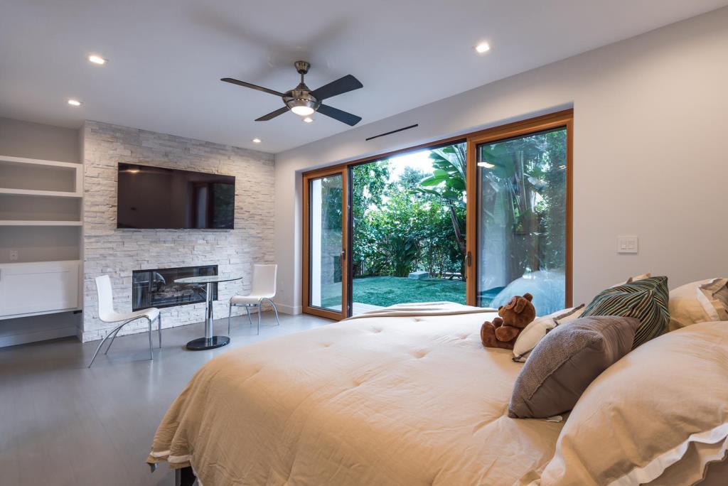 31851 W Sea Level Dr Malibu CA-large-032-54-Master Bedroom-1499x1000 ...