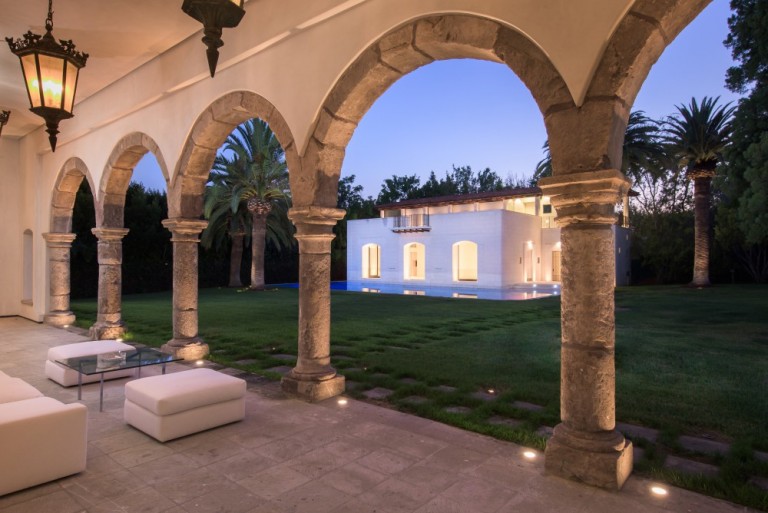 Luxurious Mapleton Estate - Haute Residence by Haute Living