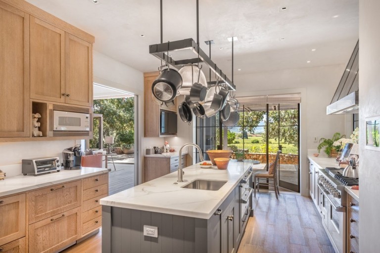 Cooking In These Luxury Kitchens Has Many Benefits