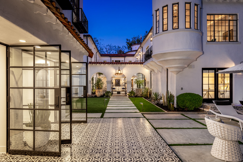 Aaron Kirman2 - Haute Residence by Haute Living