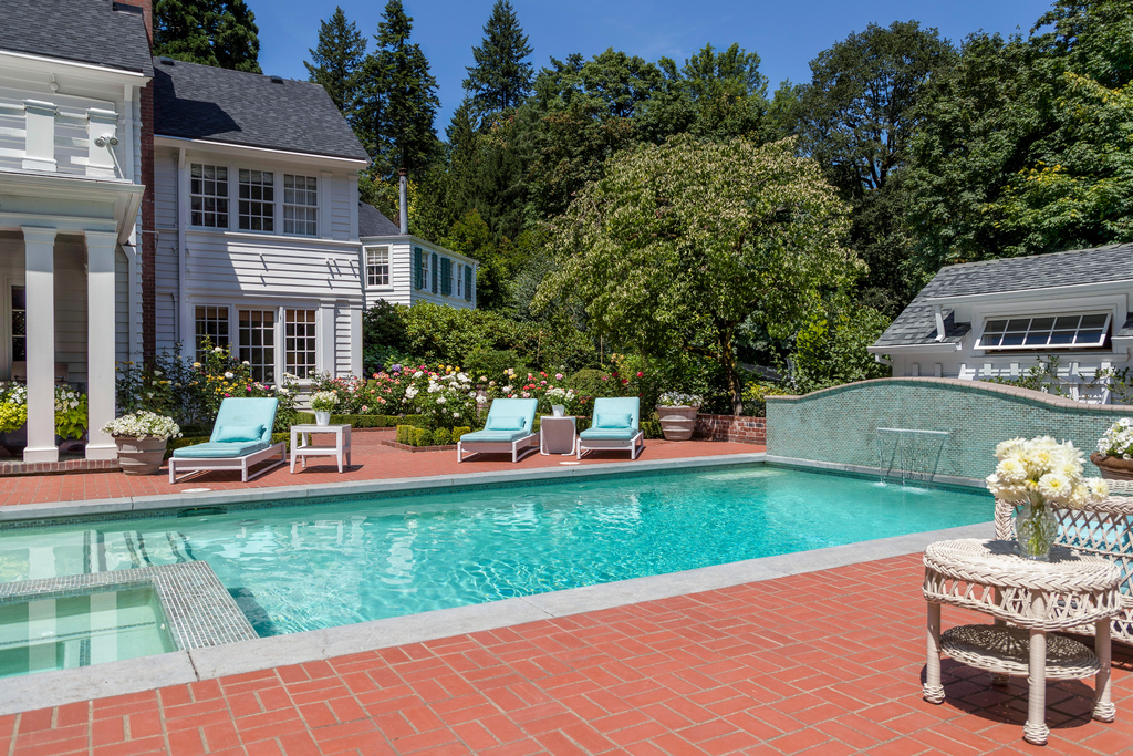 A Beautiful Home In Portland's Dunthorpe Neighborhood By LUXE Christie ...