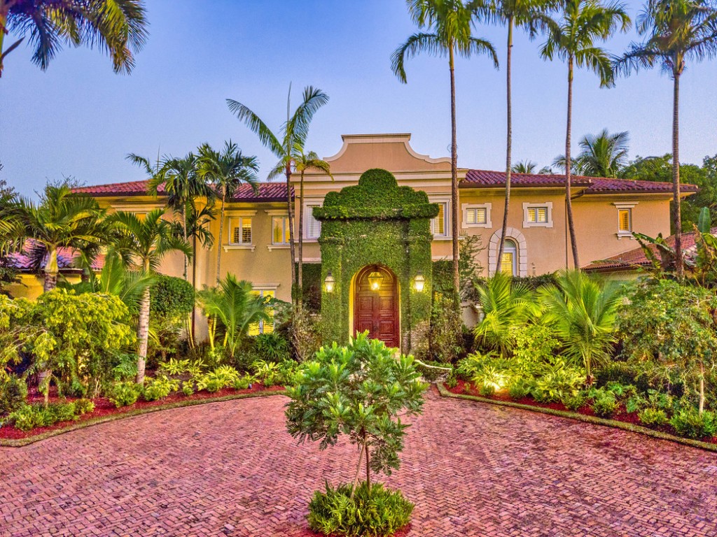 Stunning Lakefront Home In Coral Gables By Roberta Ingletto