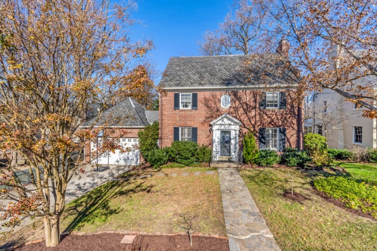 David Hatef Presents An Elegant Colonial Home In Washington