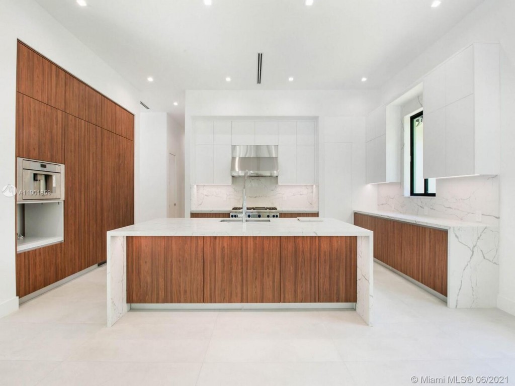 Introducing Casa 7800: Boasting Pedini Miami's Custom Cabinetry