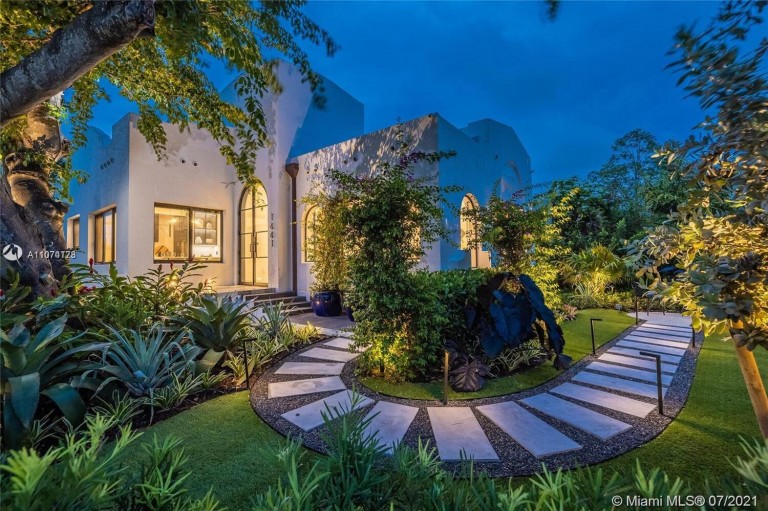 Pedini Miami Presents Shenandoah's Ultimate Luxurious Pool And Garden Oasis