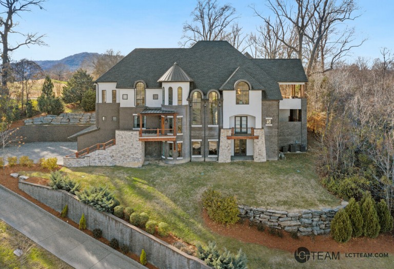 Lisa Culp Taylor Presents An Incredible Hilltop Estate In Brentwood ...