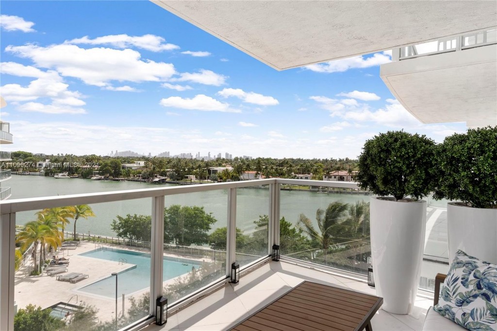 Sold ! Karen Matluck Represents The Buyer Of A Stunning Ocean And ...