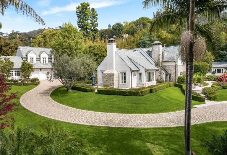 Ernie Carswell Presents A Gorgeous Tennis Court Estate In Beverly Hills ...