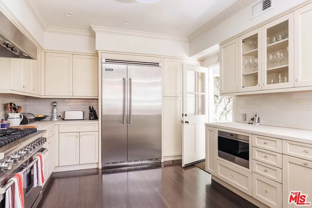 American Horror Story Star Emma Roberts Buys Minnie Driver’s $3.6 ...