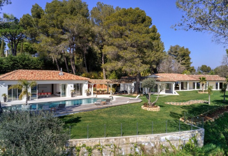 Carlton International Presents An Exceptional Estate With Panoramic ...