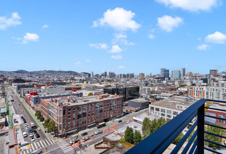 Nancy Yeh Presents A Stunning City Skyline View Apartment In San ...