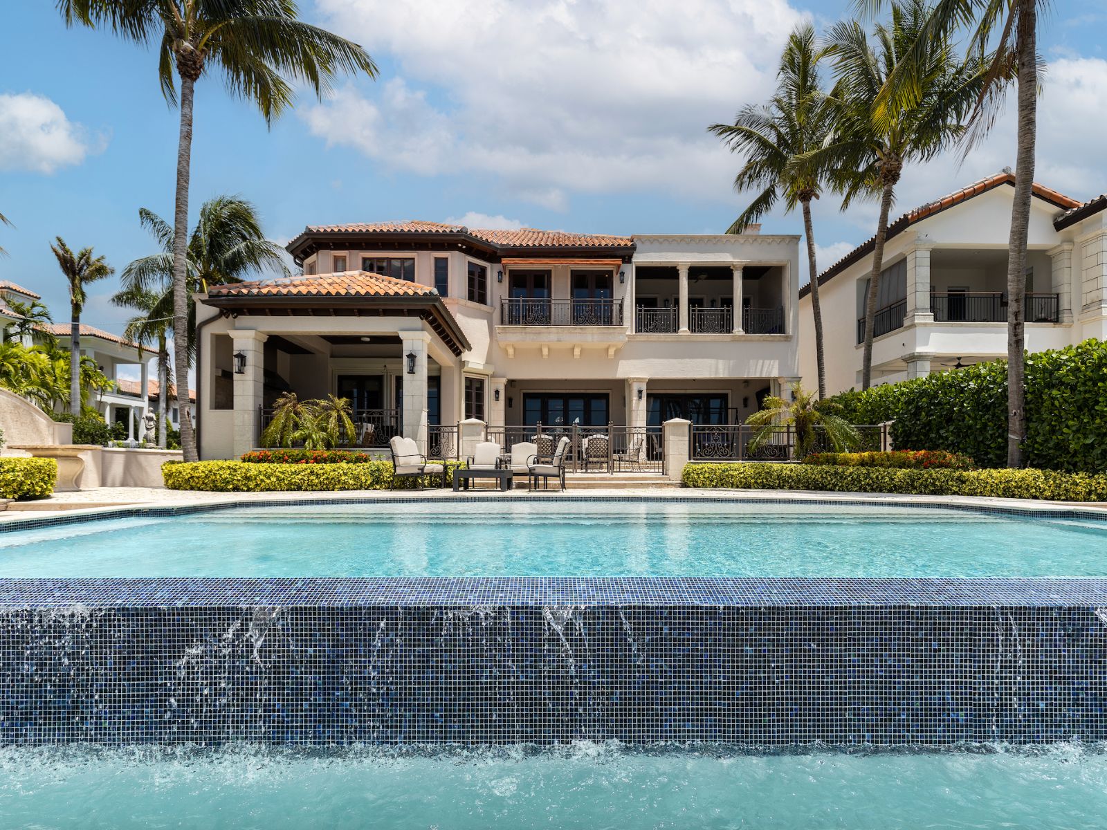 David Hatef Presents An Elegant Colonial Home In Washington