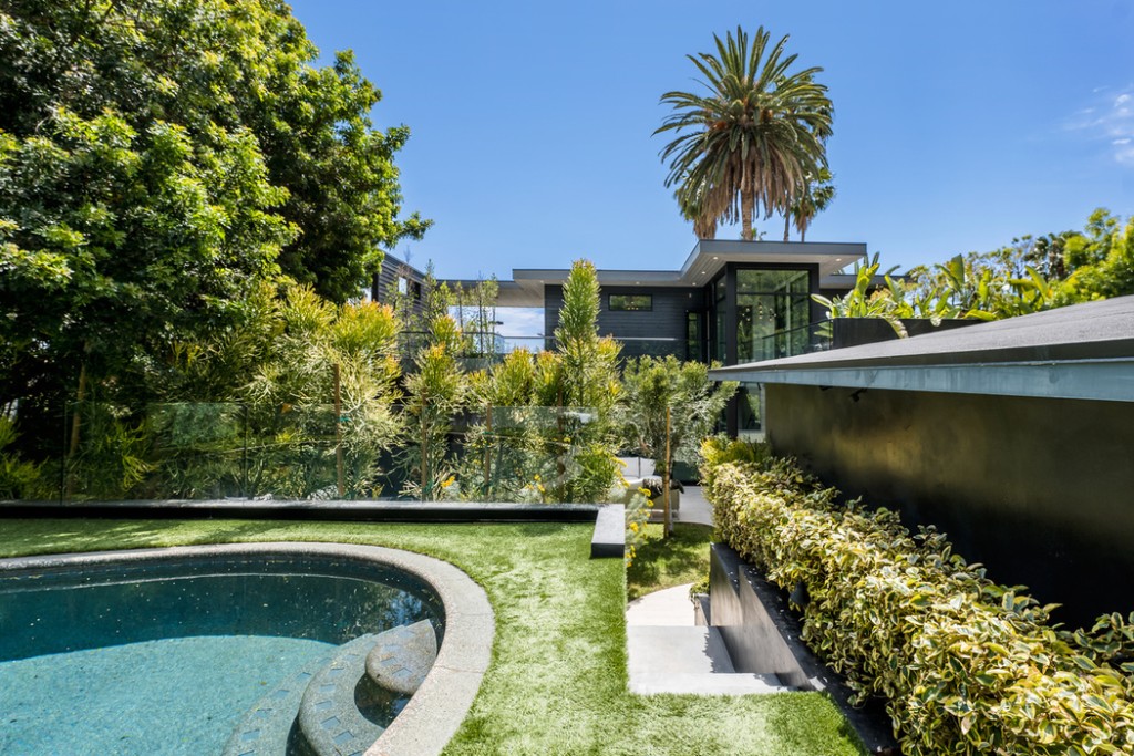 Jeremy Renner Lists Art Deco Flip for $25 Million - Haute Residence by ...