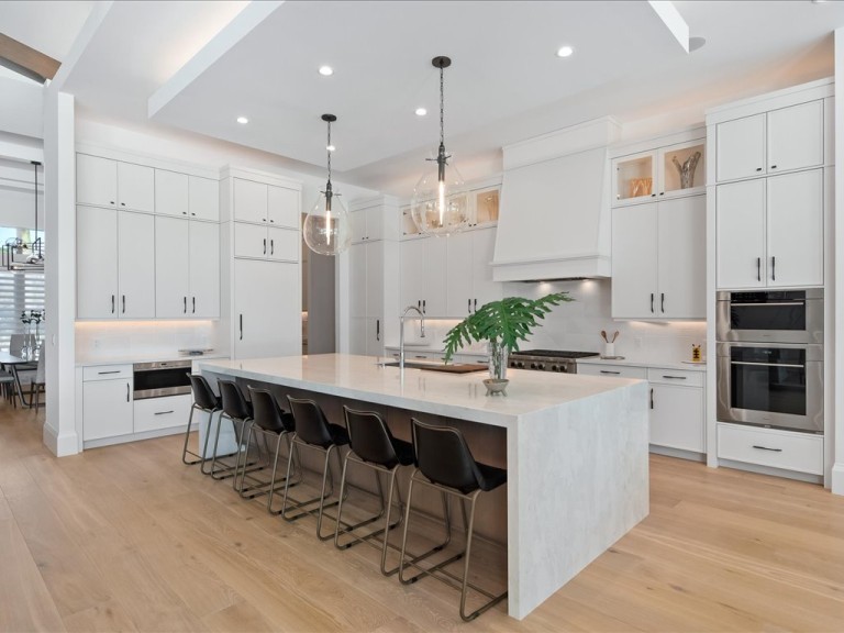 The Resop Team Presents A Luxurious Single-Story Home In Naples - Haute ...