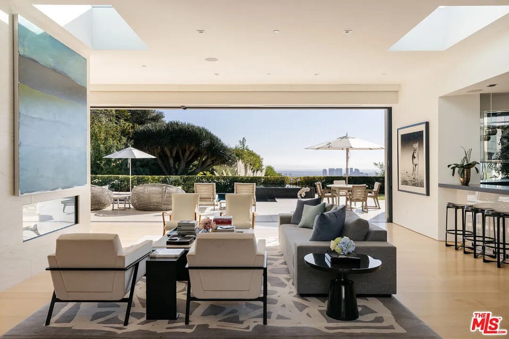 Tomer Fridman Presents A Luxurious Estate In Beverly Hills - Haute Residence by Haute Living